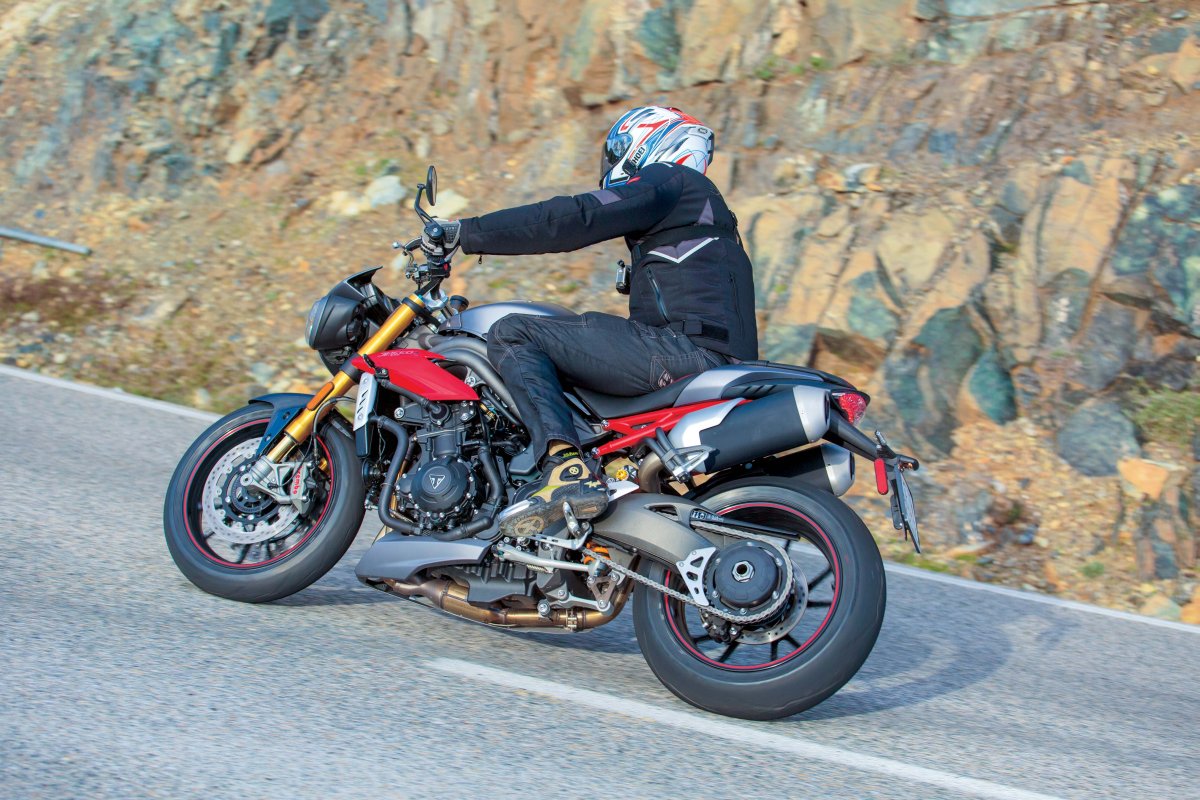 Wzorzec klasy | Triumph Speed Triple R | Świat Motocykli