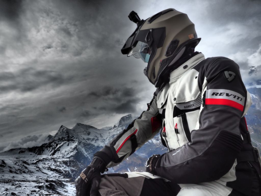 Górski wojownik | Rev’it Defender Pro GTX | Świat Motocykli