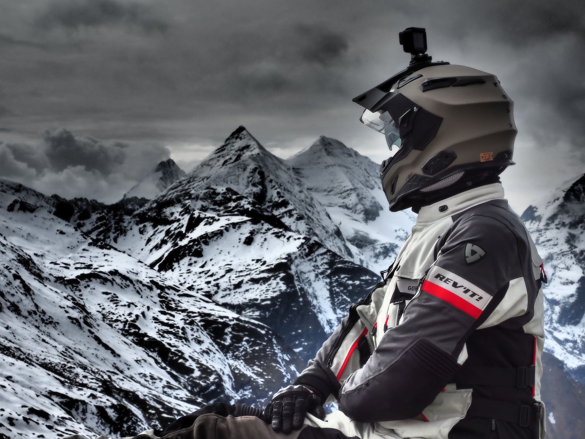 Rev’it! Defender Pro GTX – turystyczny mocarz | Świat Motocykli