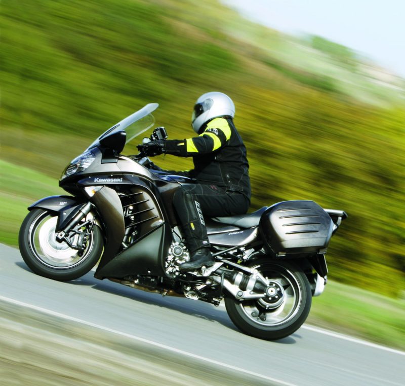 Kawasaki GTR 1000/1400: Turystyk kompletny | Świat Motocykli