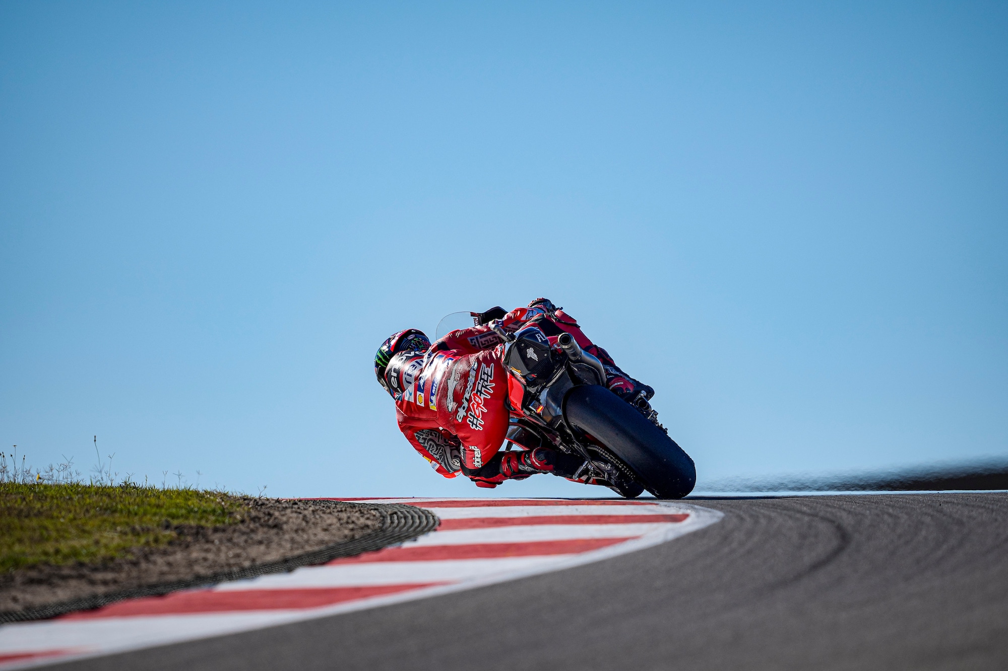 Pecco Bagnaia z pole position w GP Algarve | Świat Motocykli