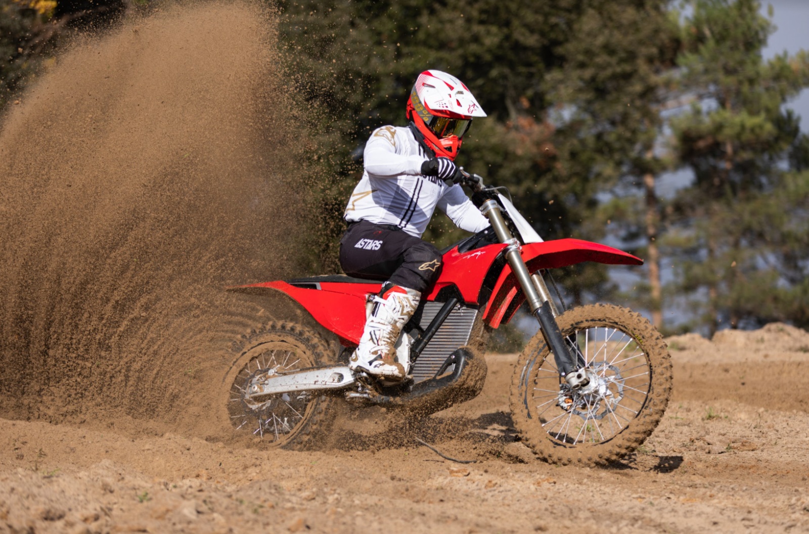 Stark VARG. Elektryczna rewolucja w motocrossie | Świat Motocykli