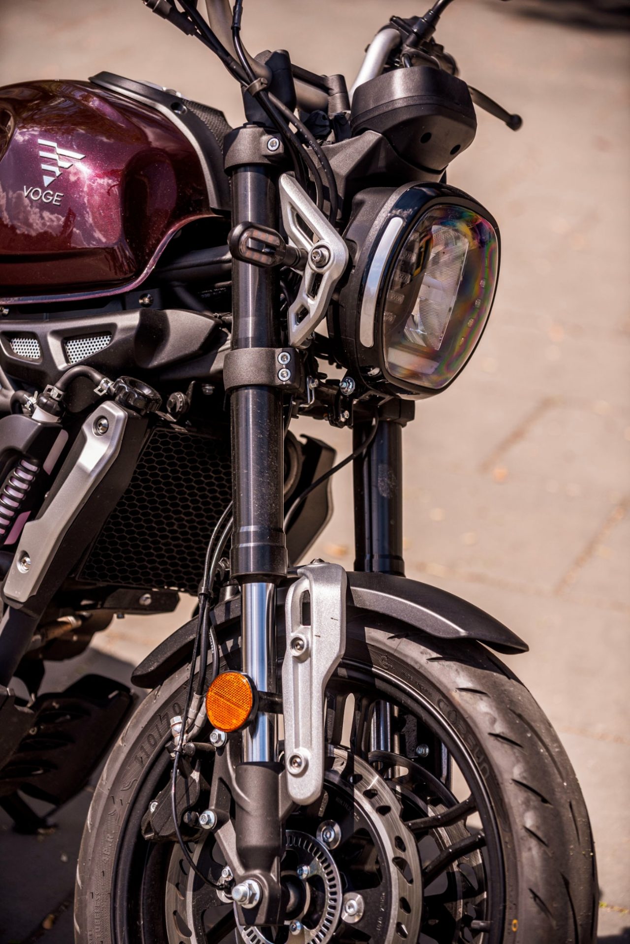 Voge 300AC. Debiutant z dużymi ambicjami | Świat Motocykli