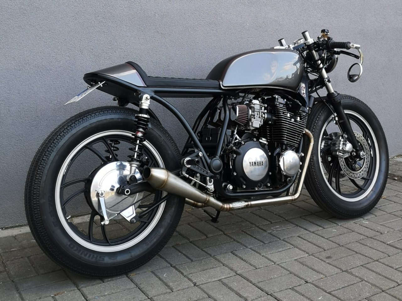 Yamaha XJ650 dopieszczona do ostatniej śrubki. Wyścigowy cafe racer ...