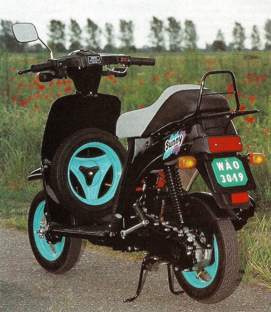 Z archiwum ŚM: Bajaj Sunny. Numer 8/1995 | Świat Motocykli