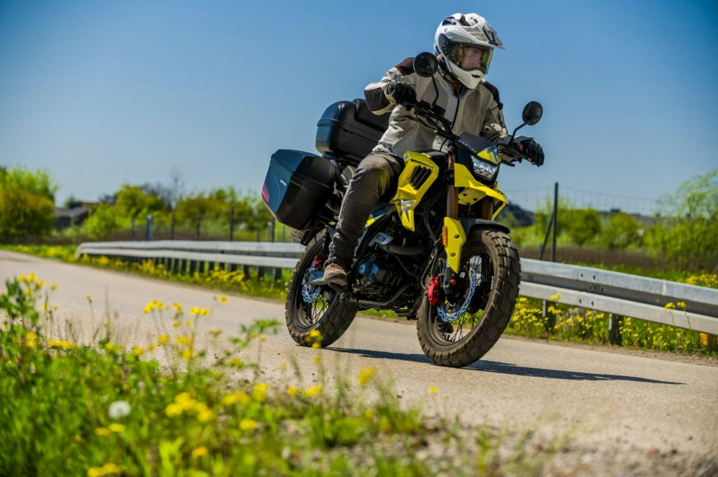 Barton Hyper 125. Po asfaltach i szutrach | Świat Motocykli