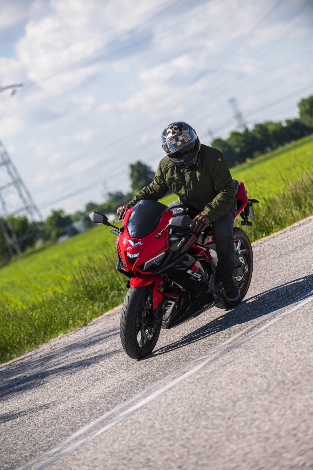 Barton Blade-R 125. Groźny! | Świat Motocykli