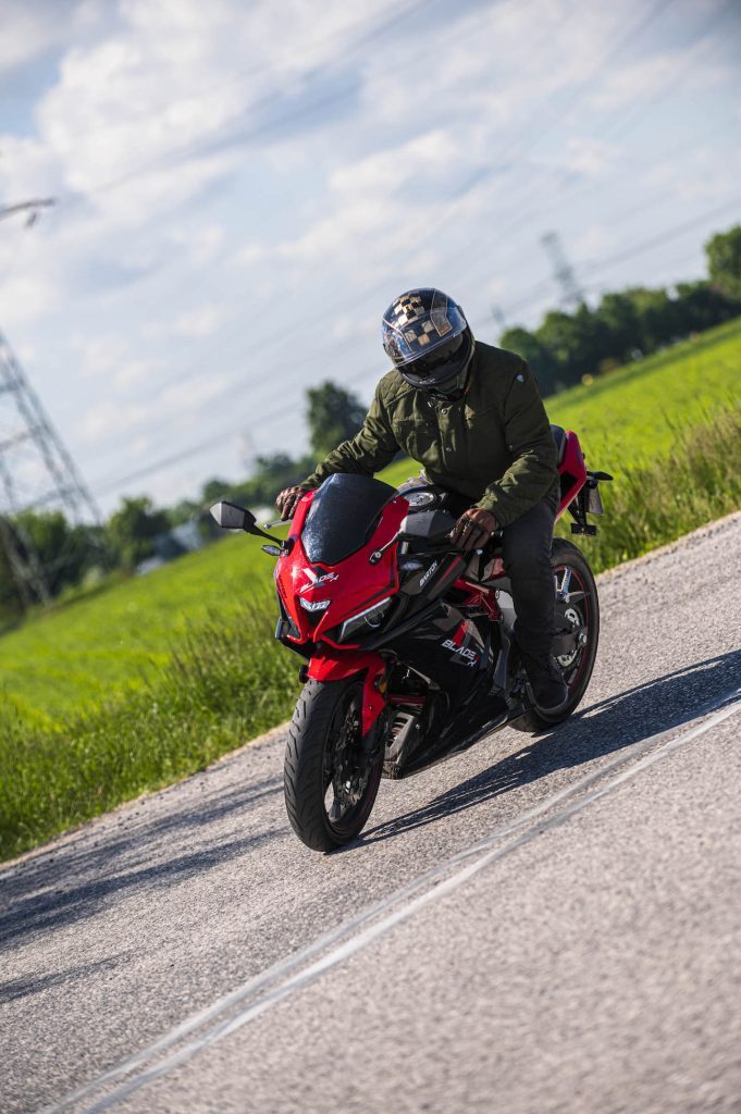 Barton Blade-R 125. Groźny! | Świat Motocykli