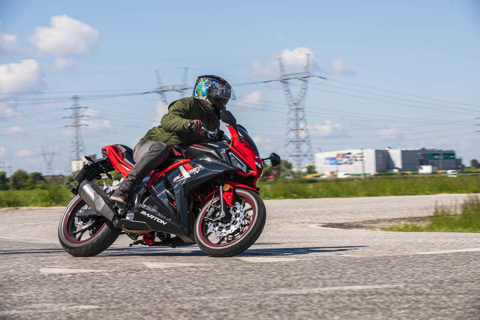 Barton Blade-R 125. Groźny! | Świat Motocykli