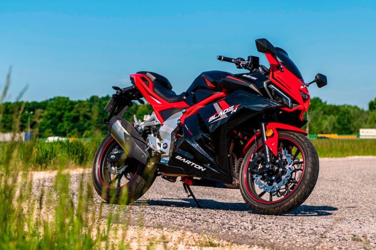 Barton Blade-R 125. Groźny! | Świat Motocykli