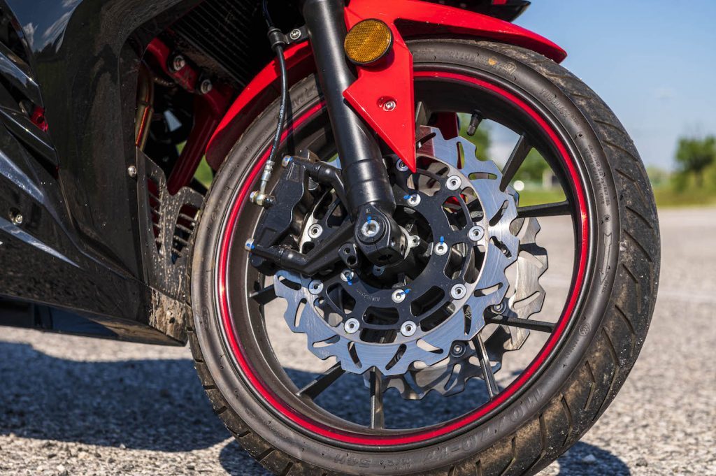 Barton Blade-R 125. Groźny! | Świat Motocykli