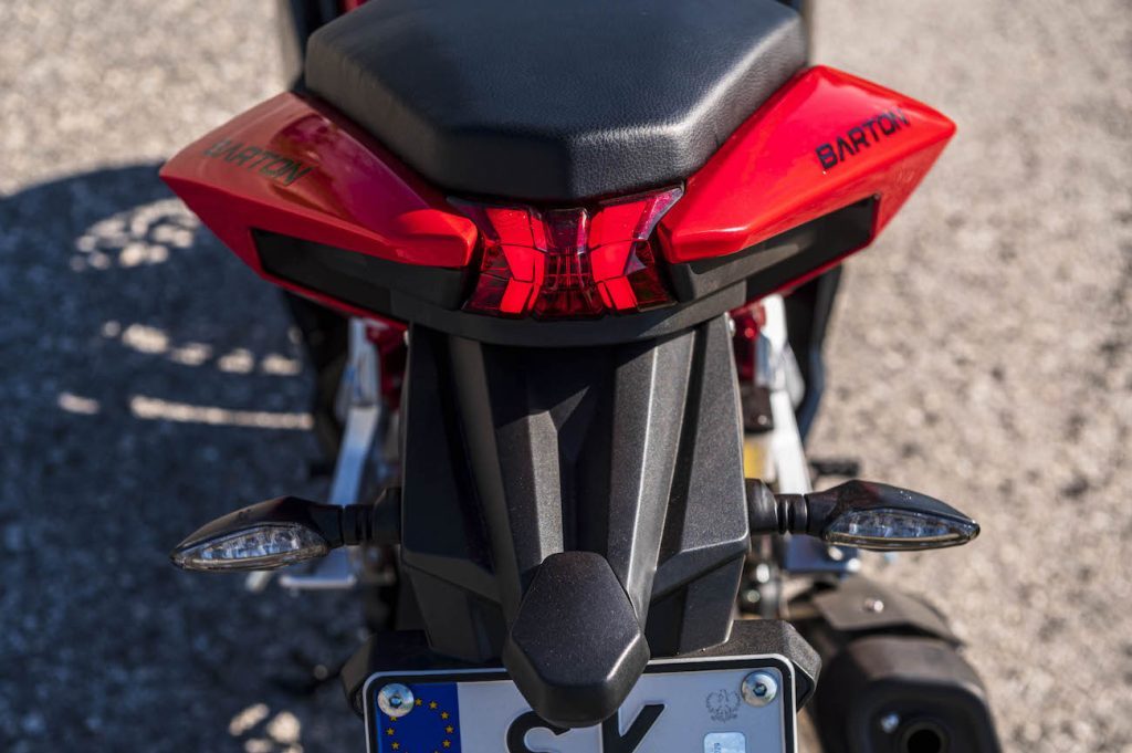 Barton Blade-R 125. Groźny! | Świat Motocykli