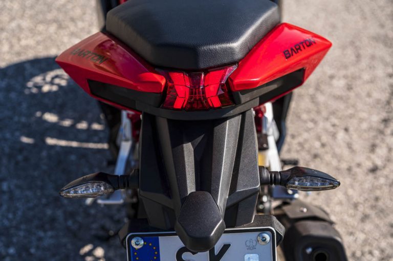 Barton Blade-R 125. Groźny! | Świat Motocykli