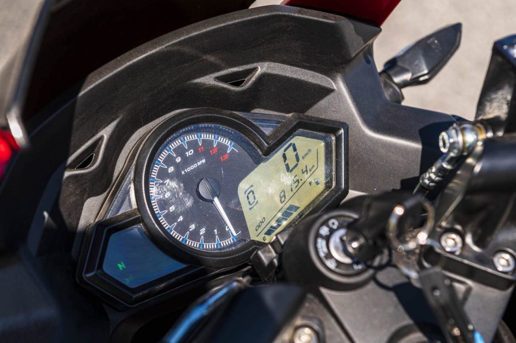 Barton Blade-R 125. Groźny! | Świat Motocykli