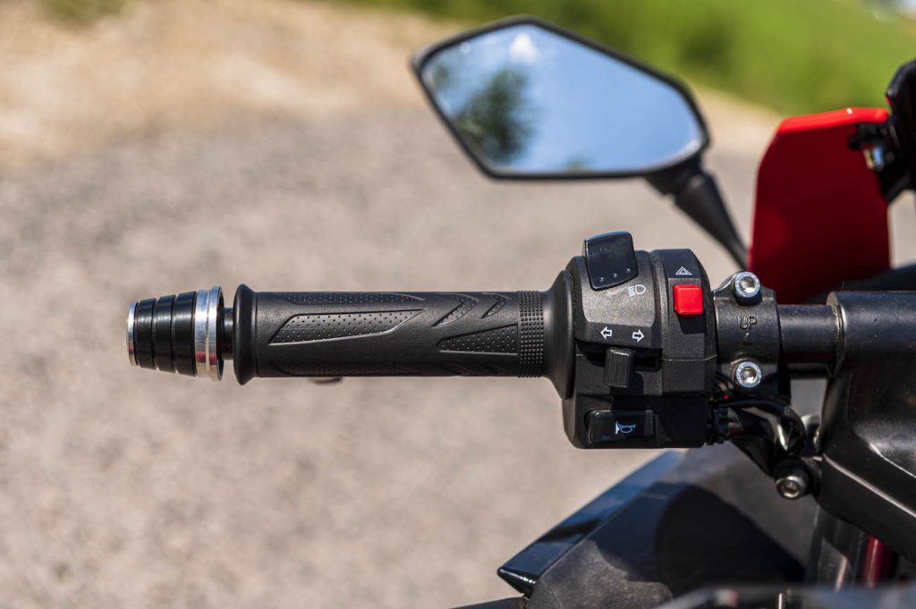 Barton Blade-R 125. Groźny! | Świat Motocykli