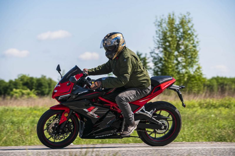 Barton Blade-R 125. Groźny! | Świat Motocykli