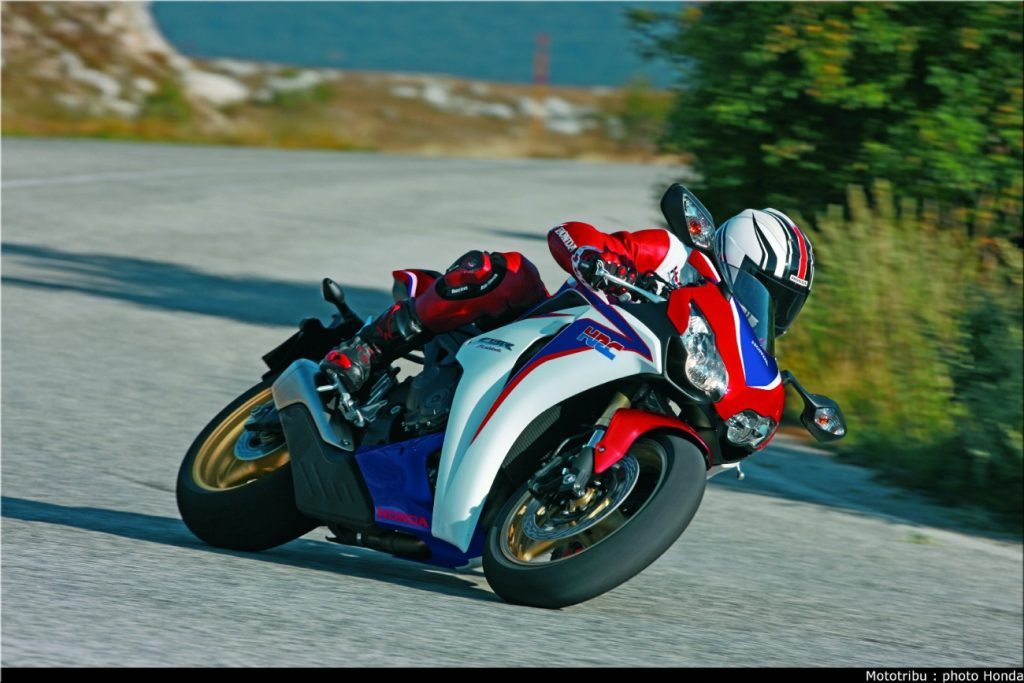 Honda CBR1000RR Fireblade (SC57 i SC59). Superbike z manierami | Świat ...