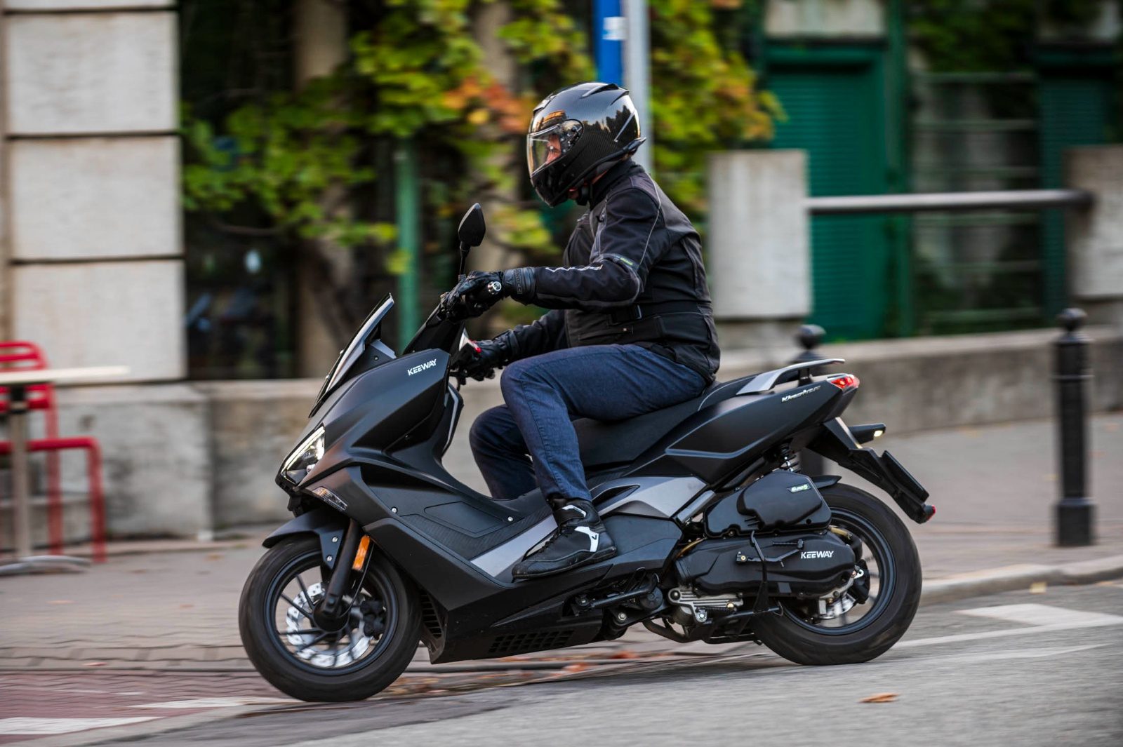 Keeway Vieste 125: Czarna strzała | Świat Motocykli