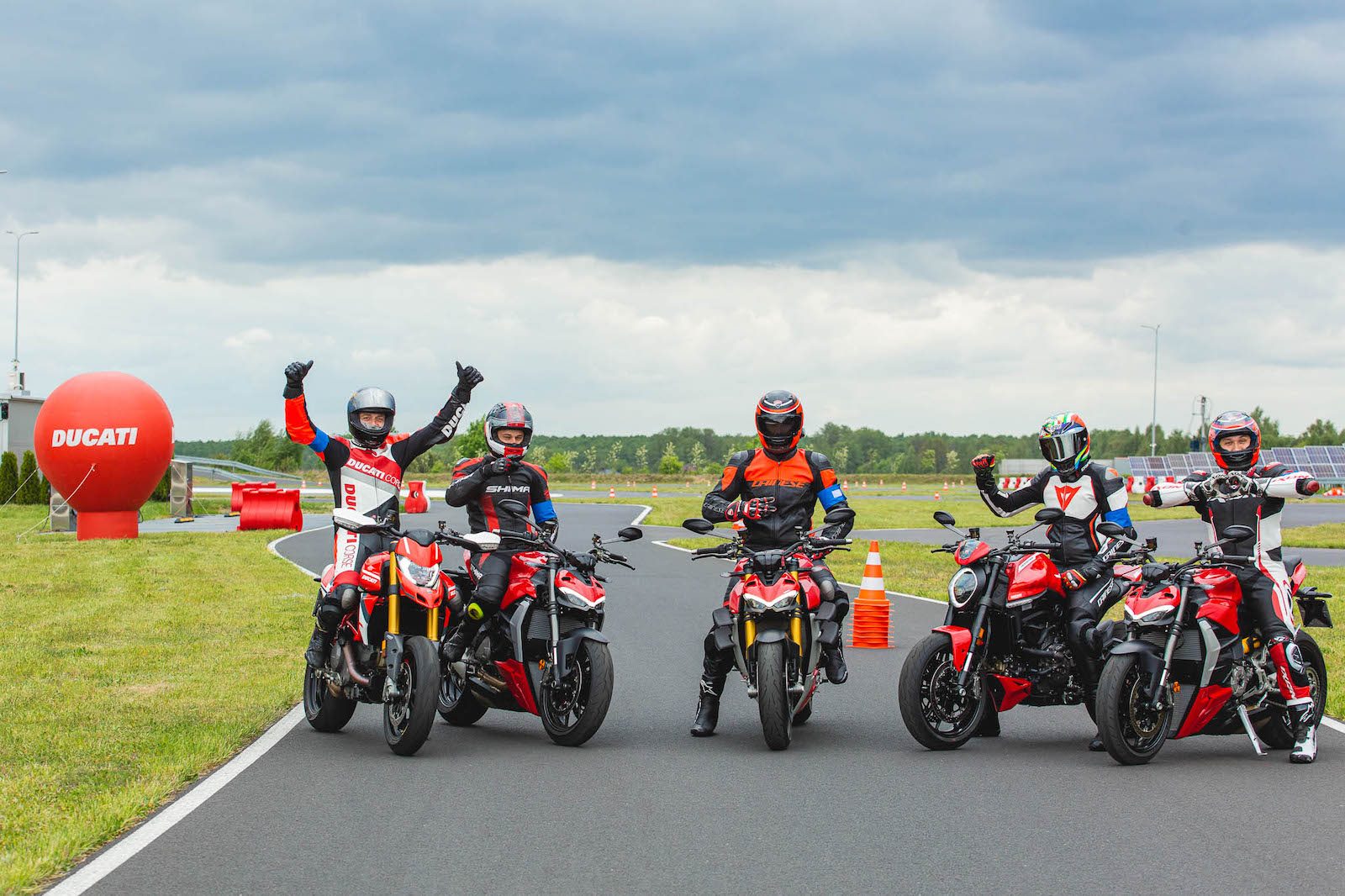 Ducati Polska zaprasza na szkolenia torowe Ducati Riding Experience ...