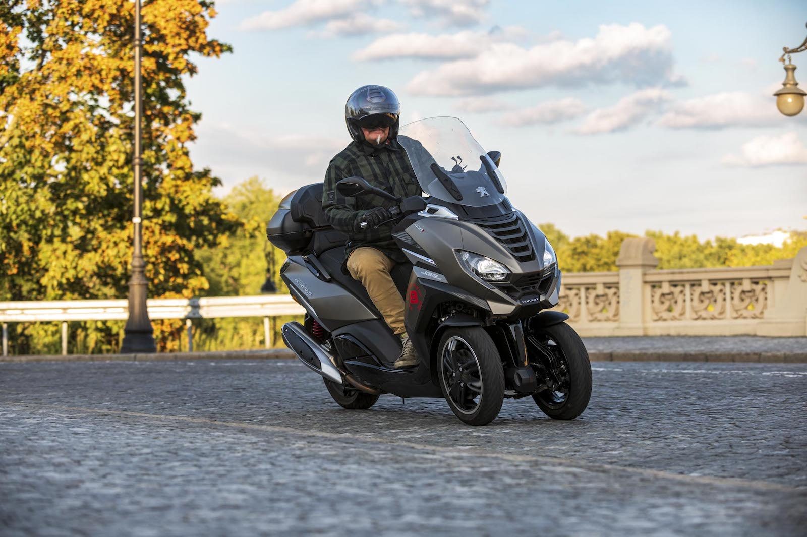 Peugeot Metropolis 400 SW. Bagażówka | Świat Motocykli