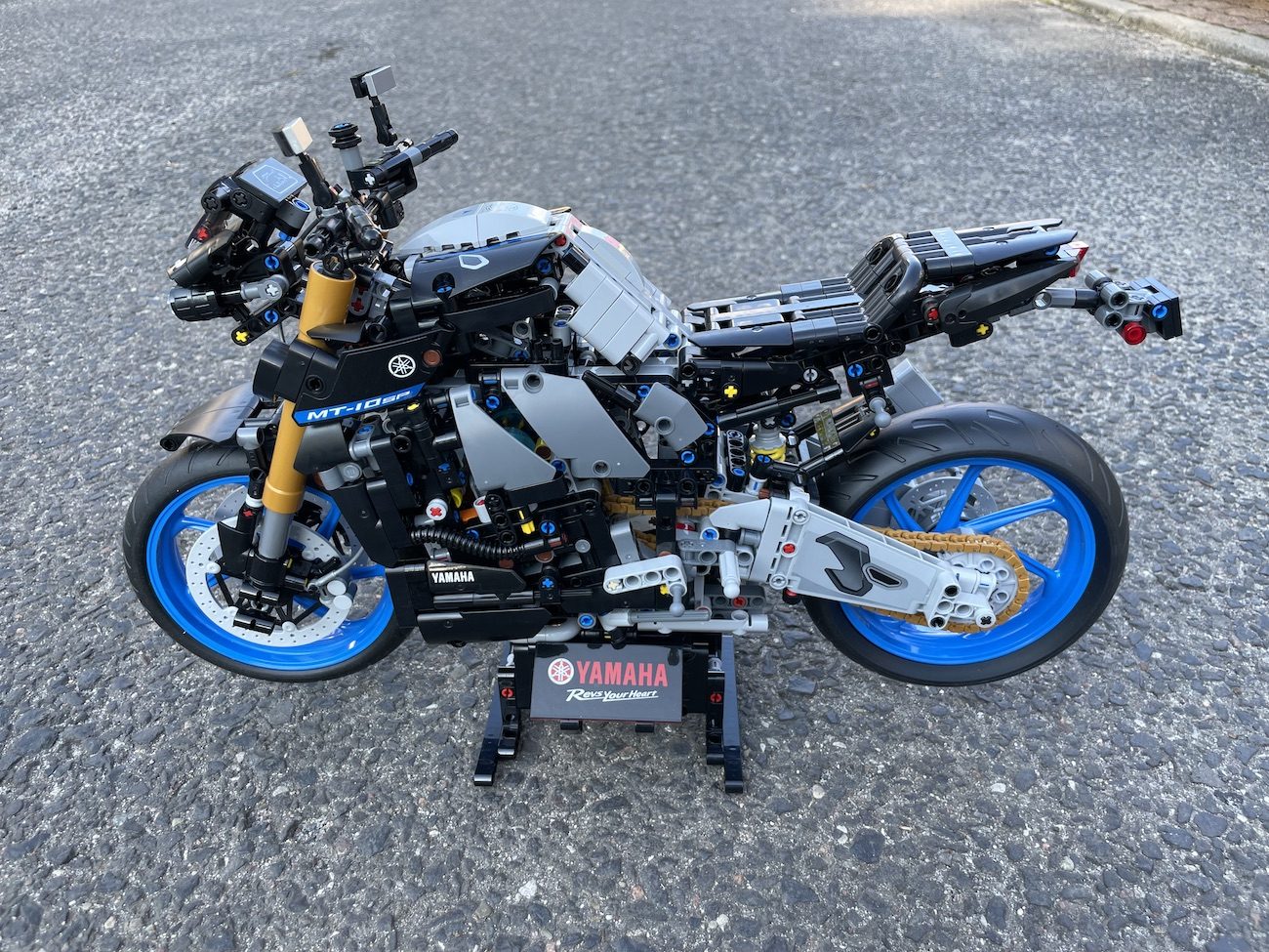 Yamaha MT-10 SP z Lego Technic. Daliśmy radę! | Świat Motocykli