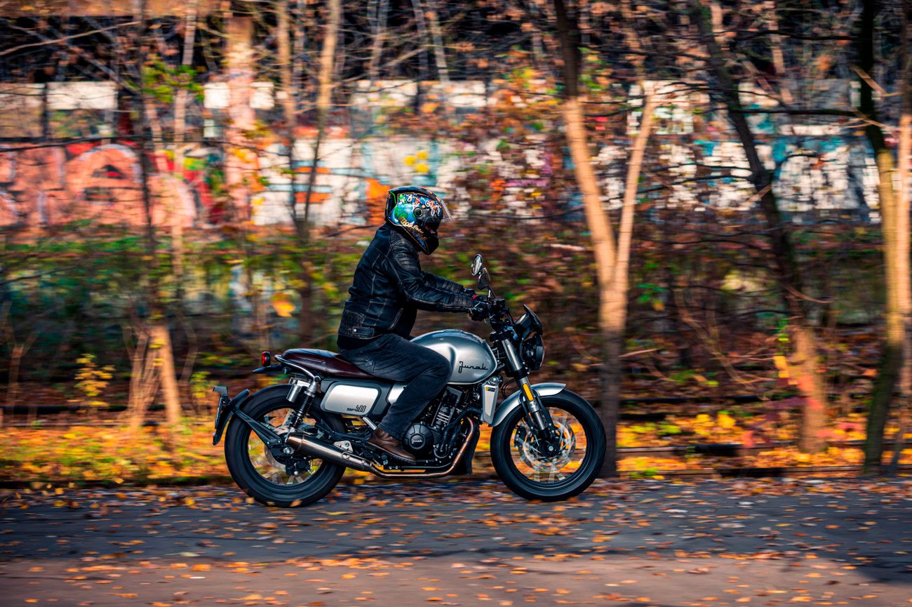 Junak SR 400. Zwiastun nowej ery | Świat Motocykli