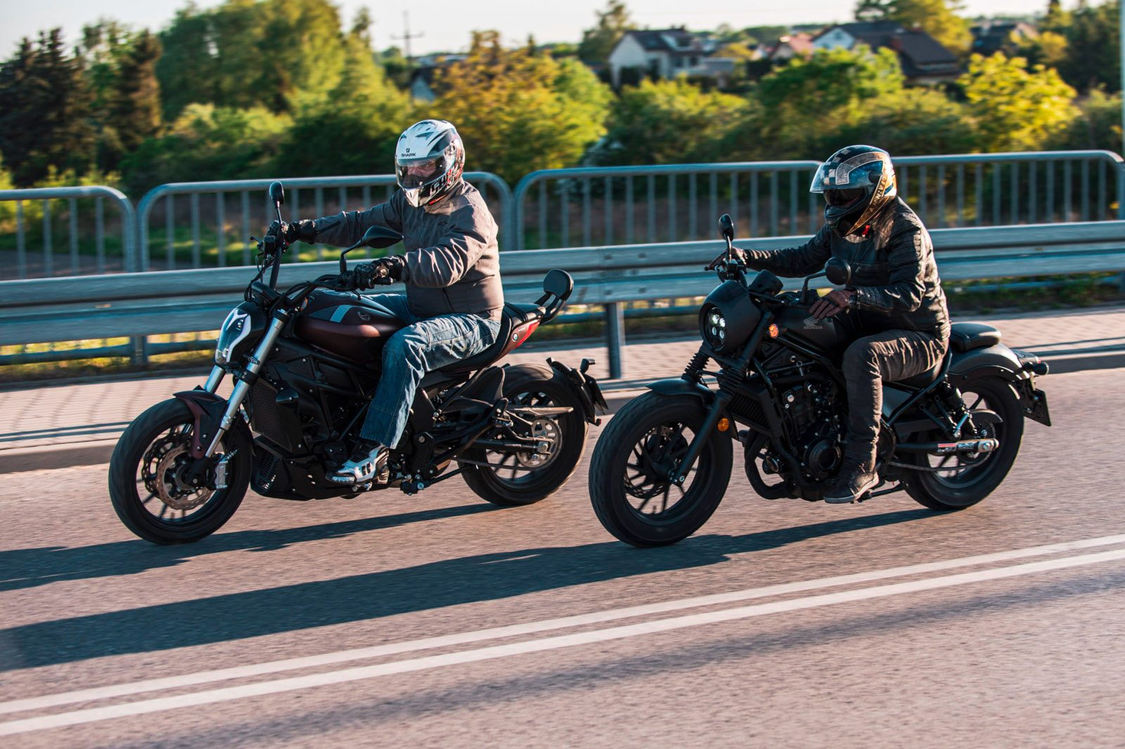 Konfrontacja: Benelli 502C i Honda CMX 500 Rebel. Ku wschodzącemu ...