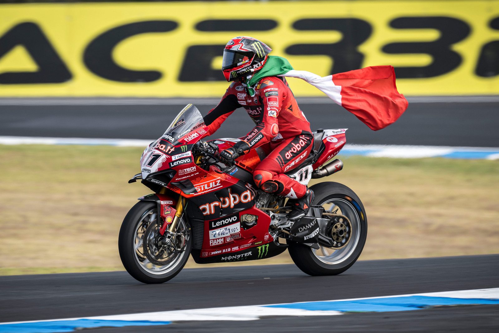 WSBK: Bulega wygrywa 1. wyścig w Australii | Świat Motocykli