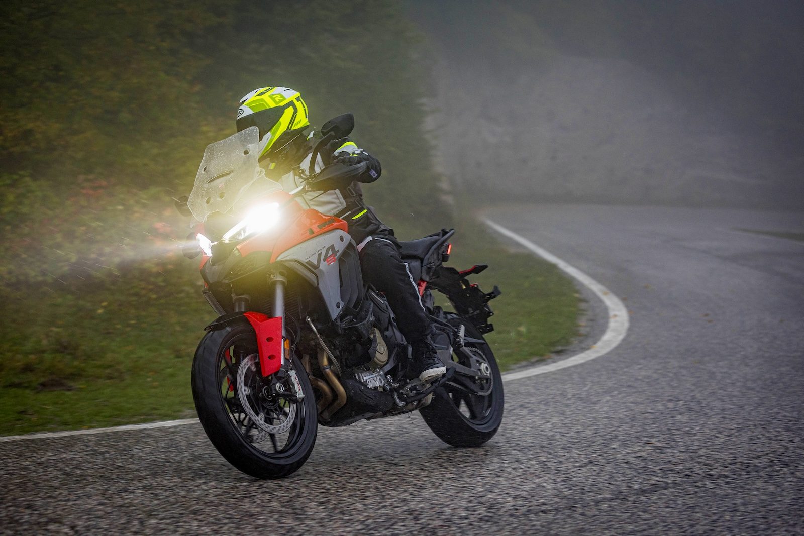 Ducati Multistrada V4 S. Nowa twarz widlastej czwórki | Świat Motocykli