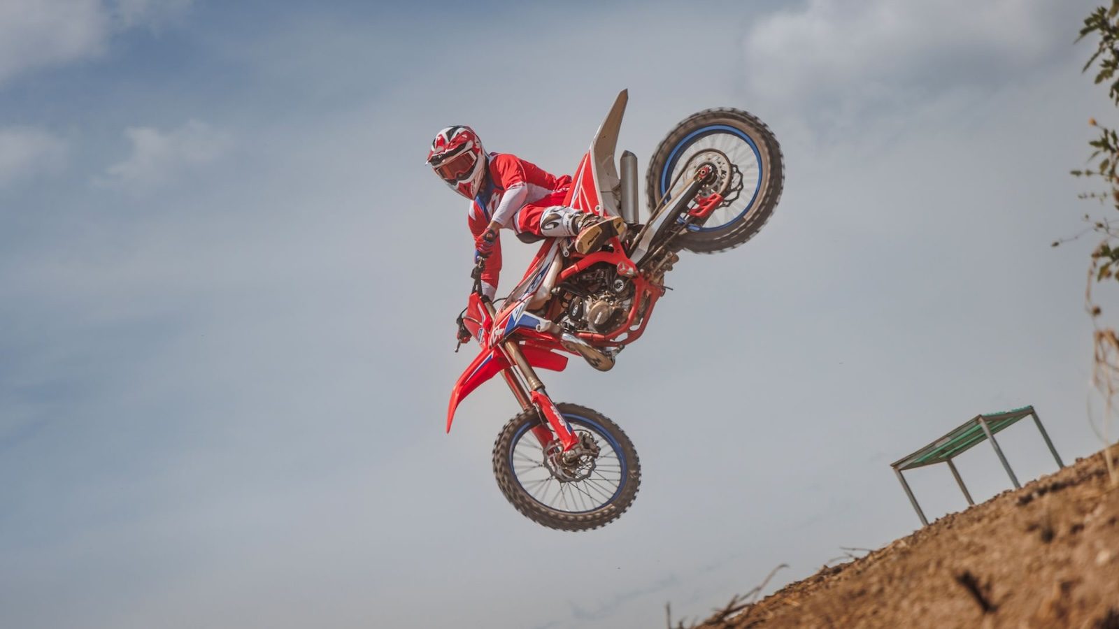 Beta RX 350 2T 2026. Najgrubszy dwusuw świata? | Świat Motocykli